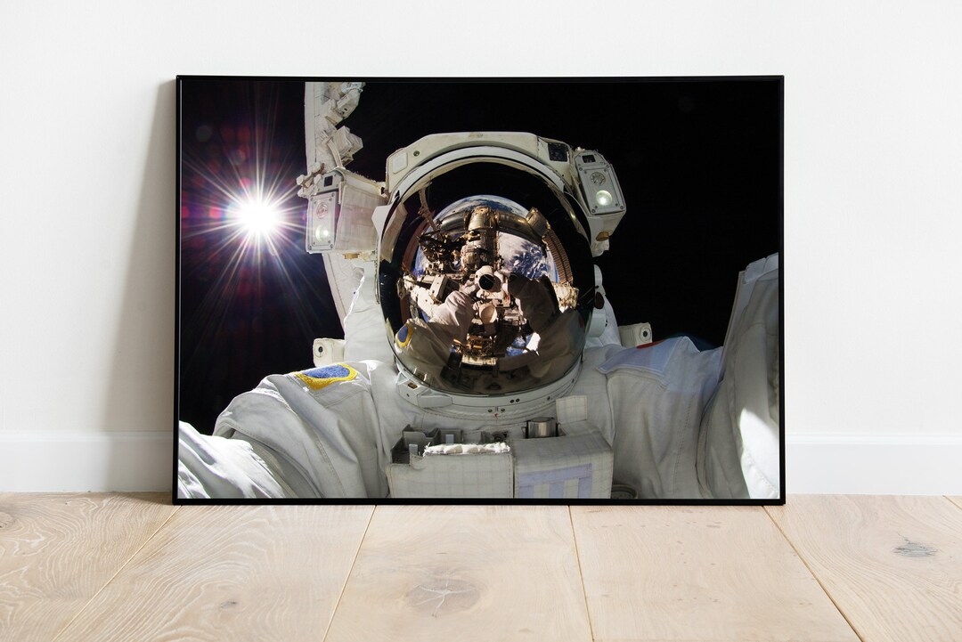 NASA Poster of an Astronaut, Space Poster , A4 to A3 Unframed, Space ...