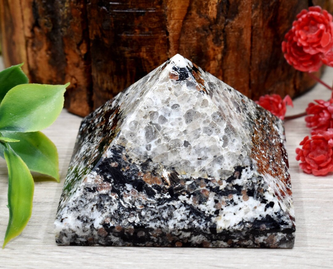 2 Inch Spinelle Matrix Crystal Pyramid Spinelle Matrix Pyramid for ...