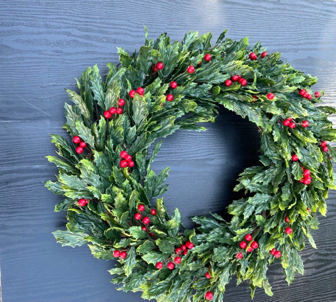 Christmas Holly Wreath With Red Berries Holiday Holly Wreath Indoor ...
