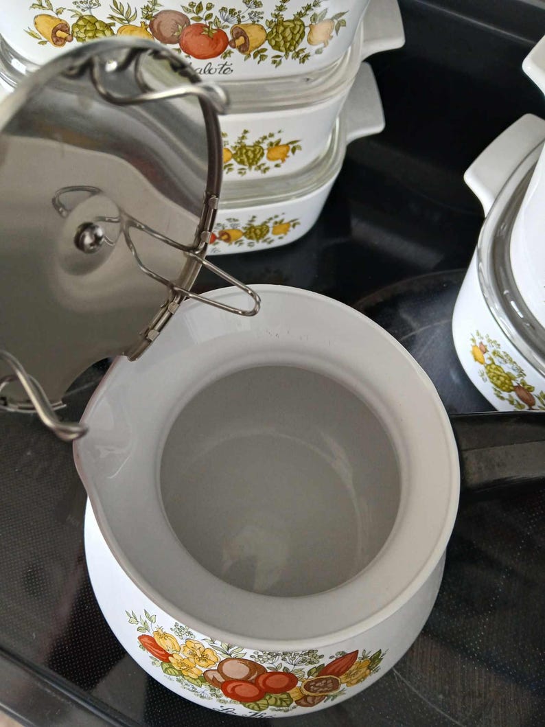 Vintage 1970s Pyrex Corning Ware 1QT and 2QT Casserole Dishes and 6 Cup ...