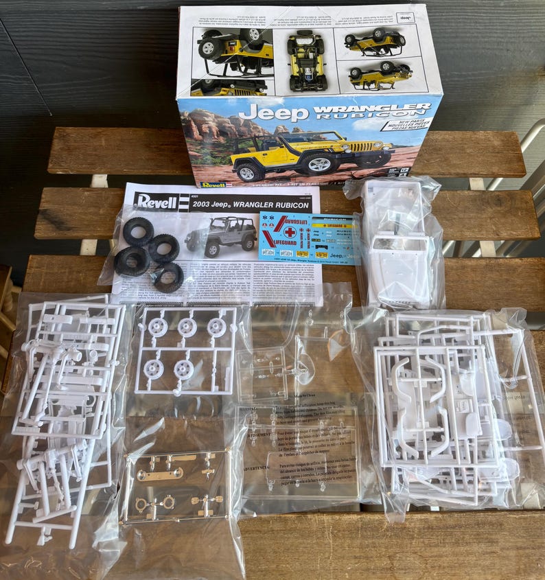 Revell Jeep Wrangler Rubicon Plastic Model Kit #85-4501, Ages 12+ Level ...