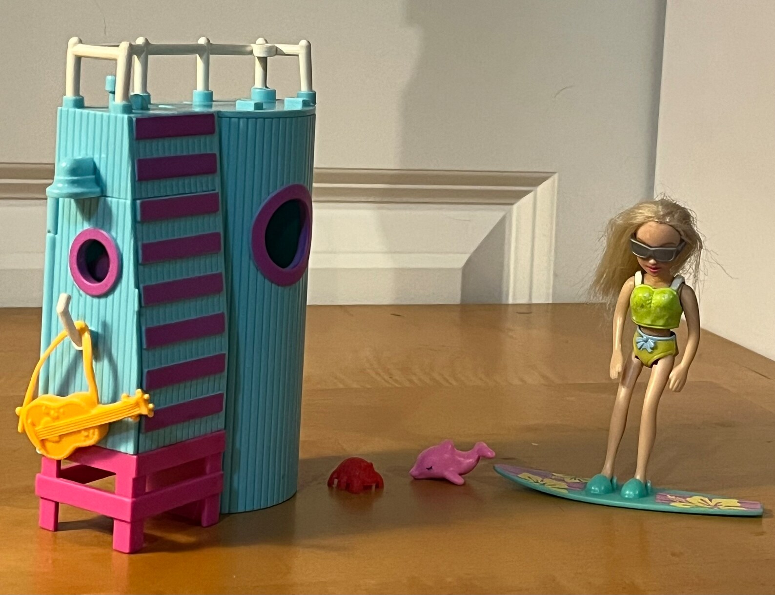 Vintage 2002 Polly Pocket Fashion Lifeguard Tower With 1 Polly Doll ...