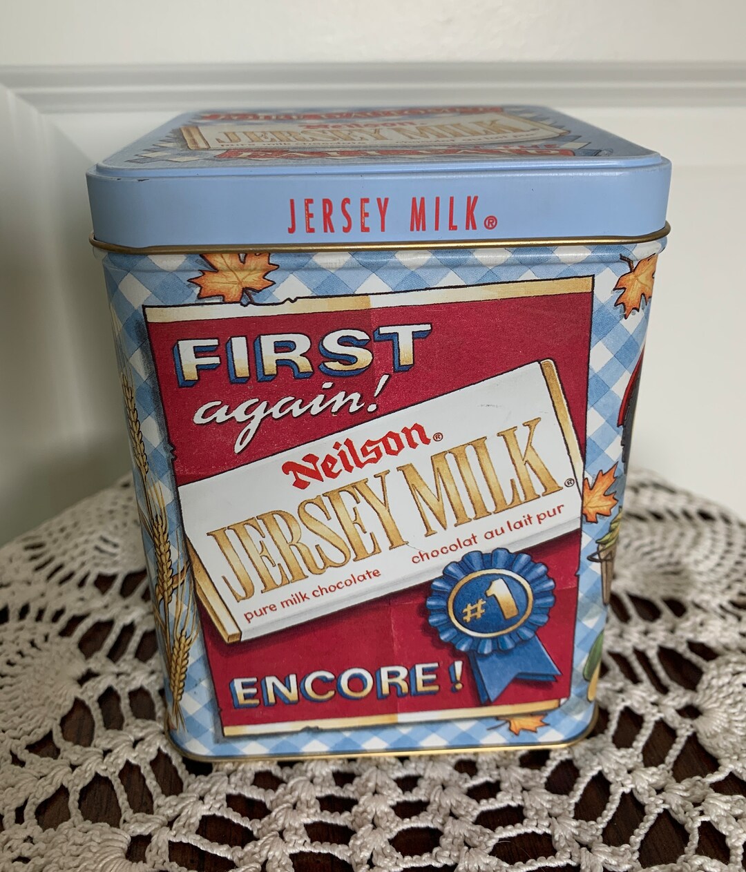Vintage Neilson’s Jersey Milk “at the Fall Fair ” Chocolate Hinged Tin ...