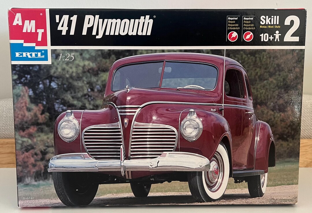 Vintage AMT/ERTL ‘41 Plymouth Plastic Model Kit 1:25 Scale Skill 2 Ages ...