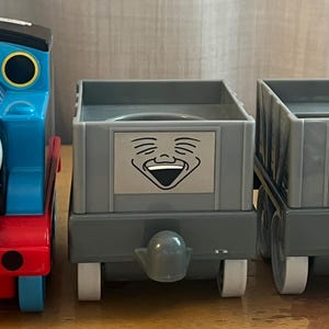 Vintage 2005 Thomas the Tank Engine Thomas Pull Along Engine and 2 ...