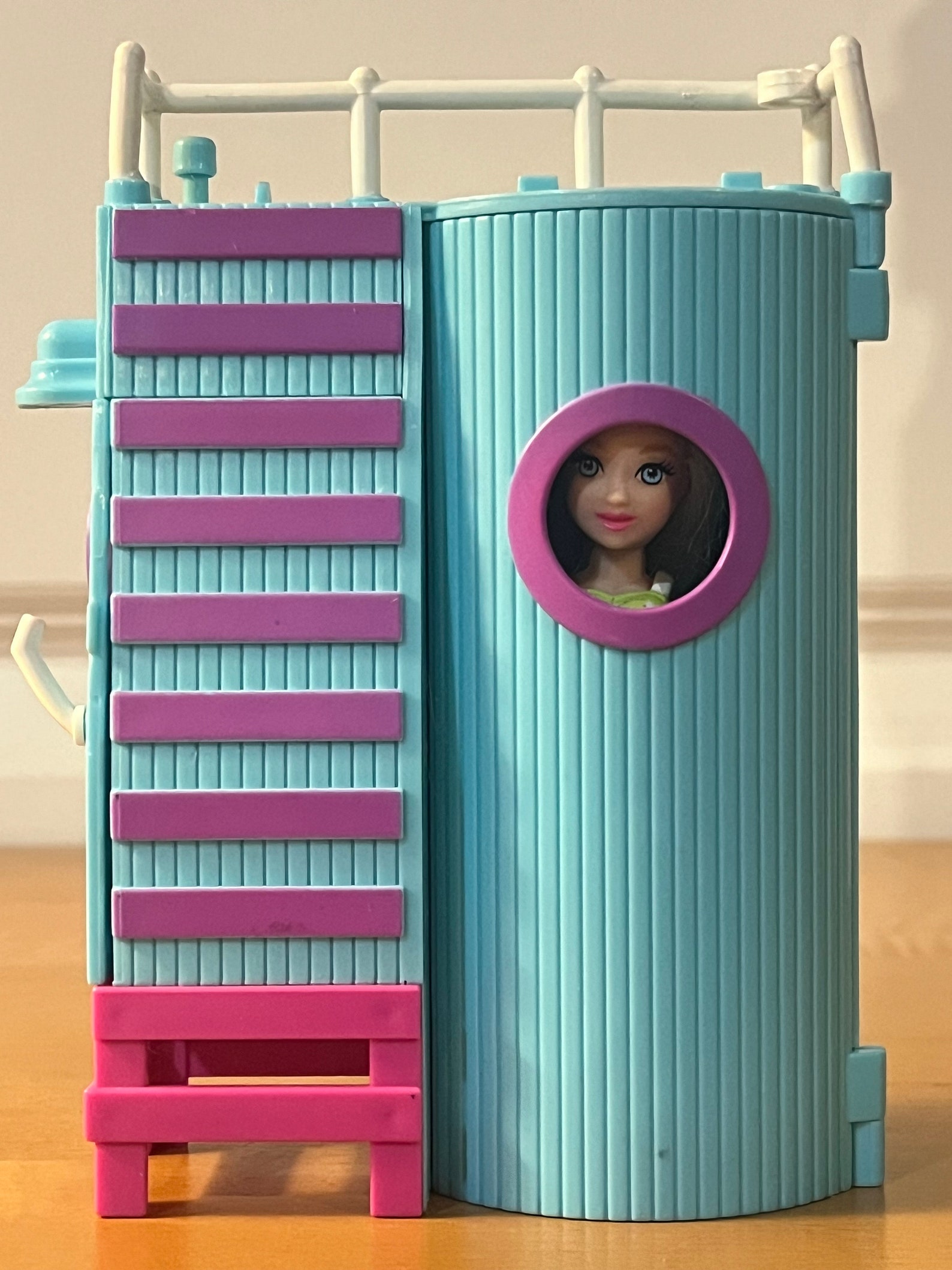 Vintage 2002 Polly Pocket Fashion Lifeguard Tower With 1 Polly Doll ...