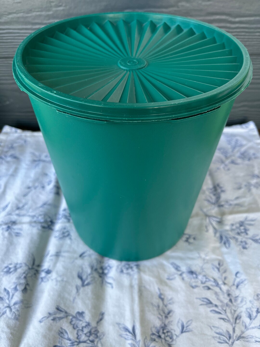 Vintage Tupperware 1990s Forest Green Canister 1336 With Starburst Lid ...