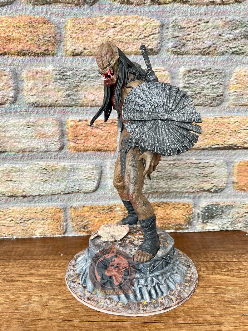 Predator Figure Collectible | Handmade Sci-fi Diorama | Pop Culture ...