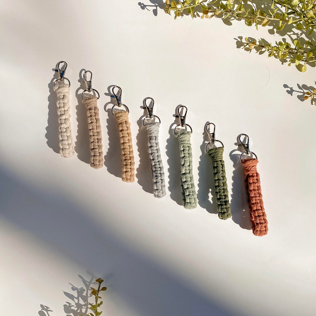 Macrame Finger Loop, Mini Wristlet, Boho Keychain - Etsy Canada