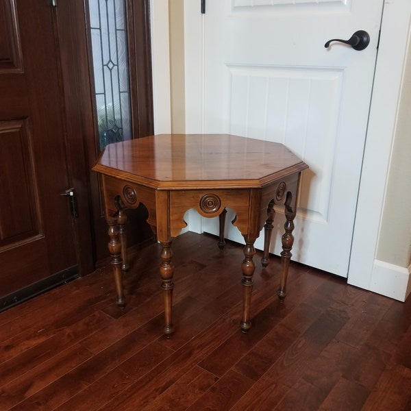 8 Legged Table - Etsy