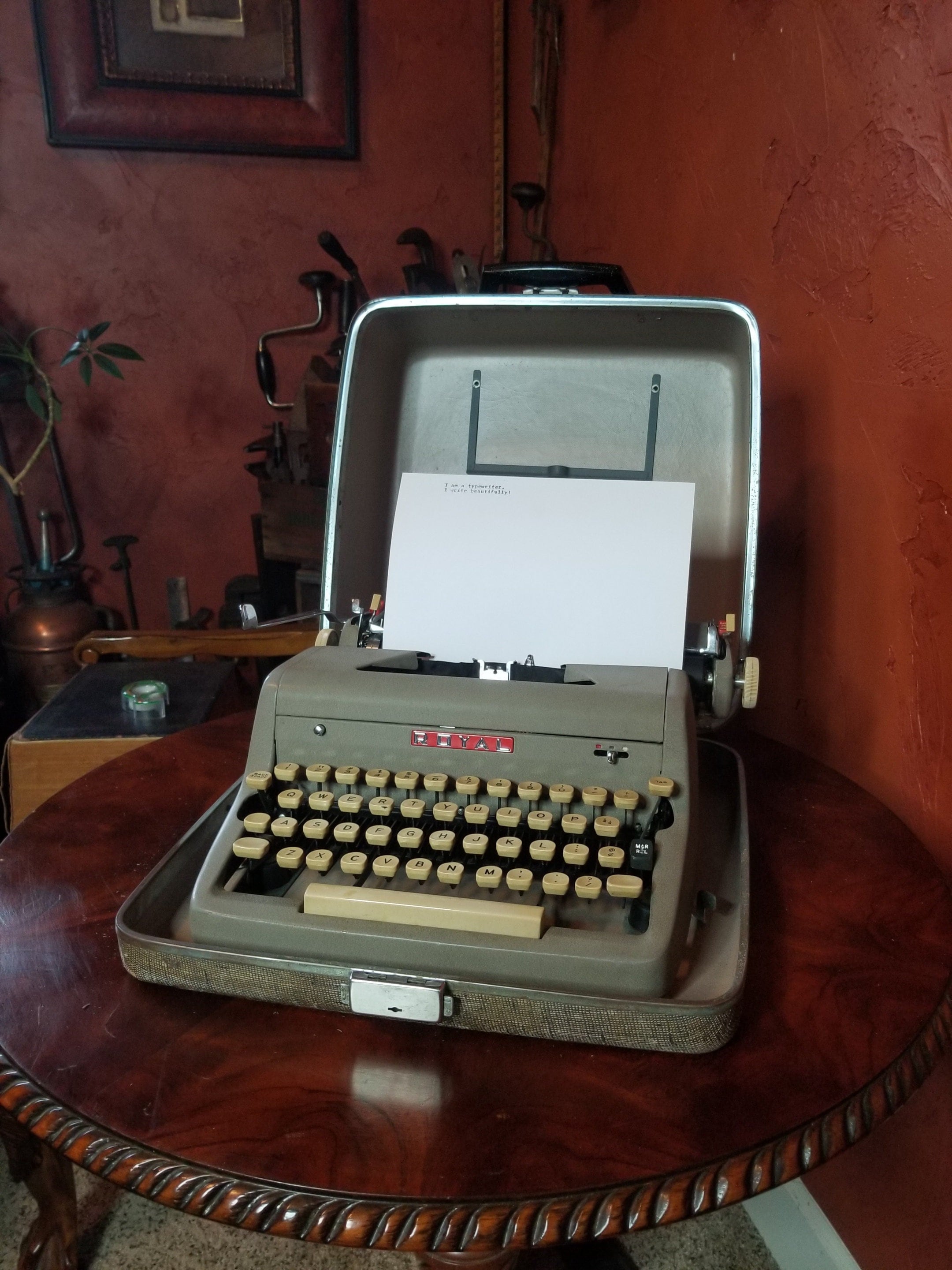 Stylish Vintage Late 1940s Post War Royal De Luxe Typewriter in Great ...