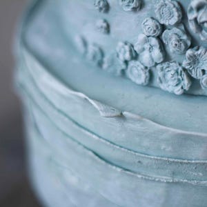 3-tier Faux Dusty Blue Wedding Cake: Customizable Fondant Look - Etsy