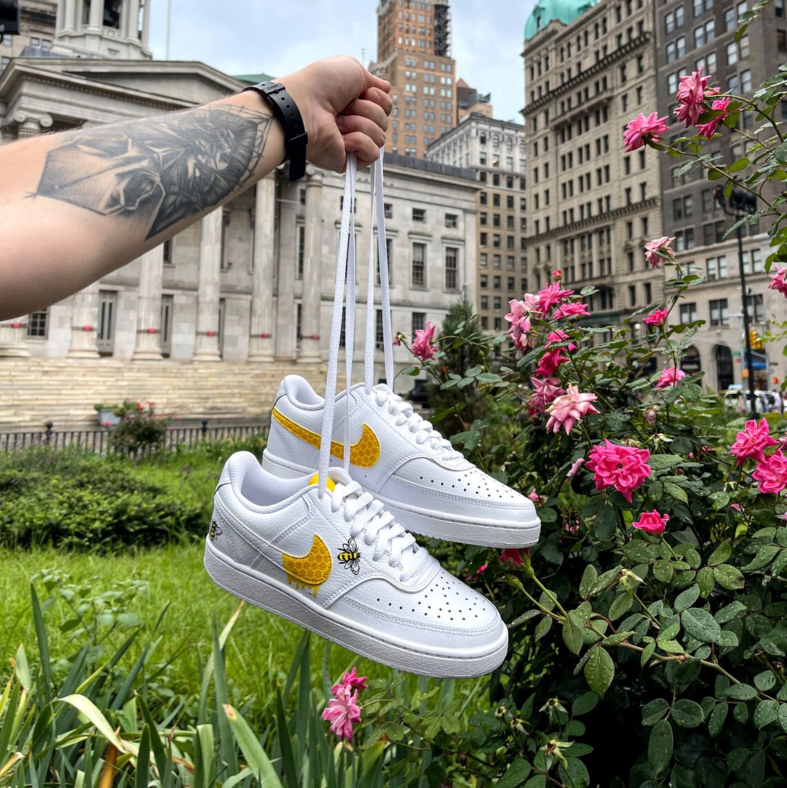 Custom Sneakers Nike 'bee' | Etsy