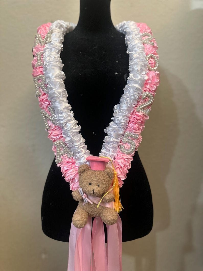 Graduation Lei With Mini Bear - Class of 2026 - Etsy