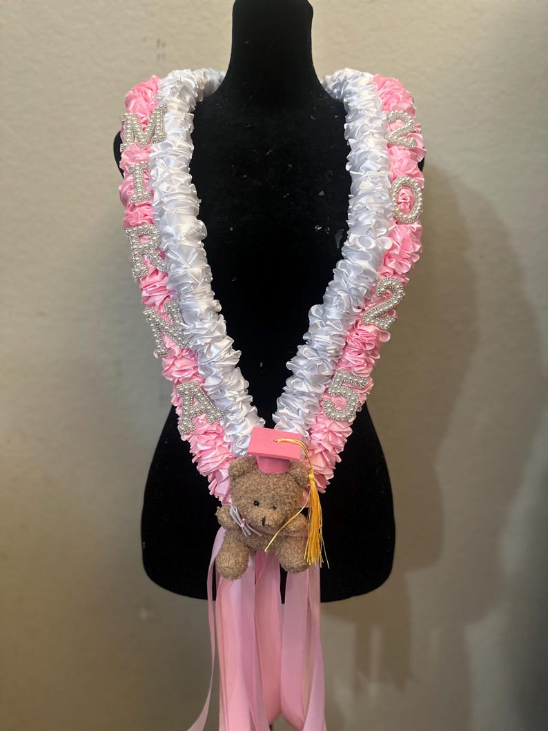 Graduation Lei With Mini Bear - Class of 2026 - Etsy