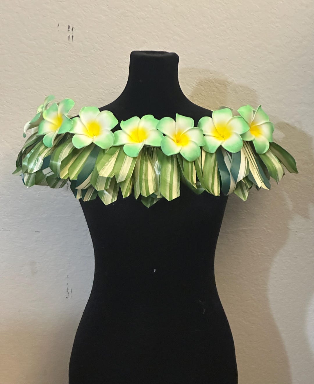 Plumeria Tongan Kahoa Graduation Lei - Etsy