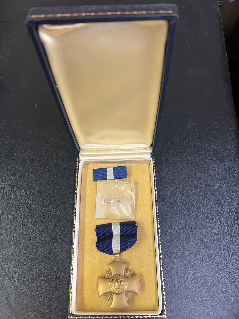 WWII WW2 Navy Cross Military Medal With Case - Etsy