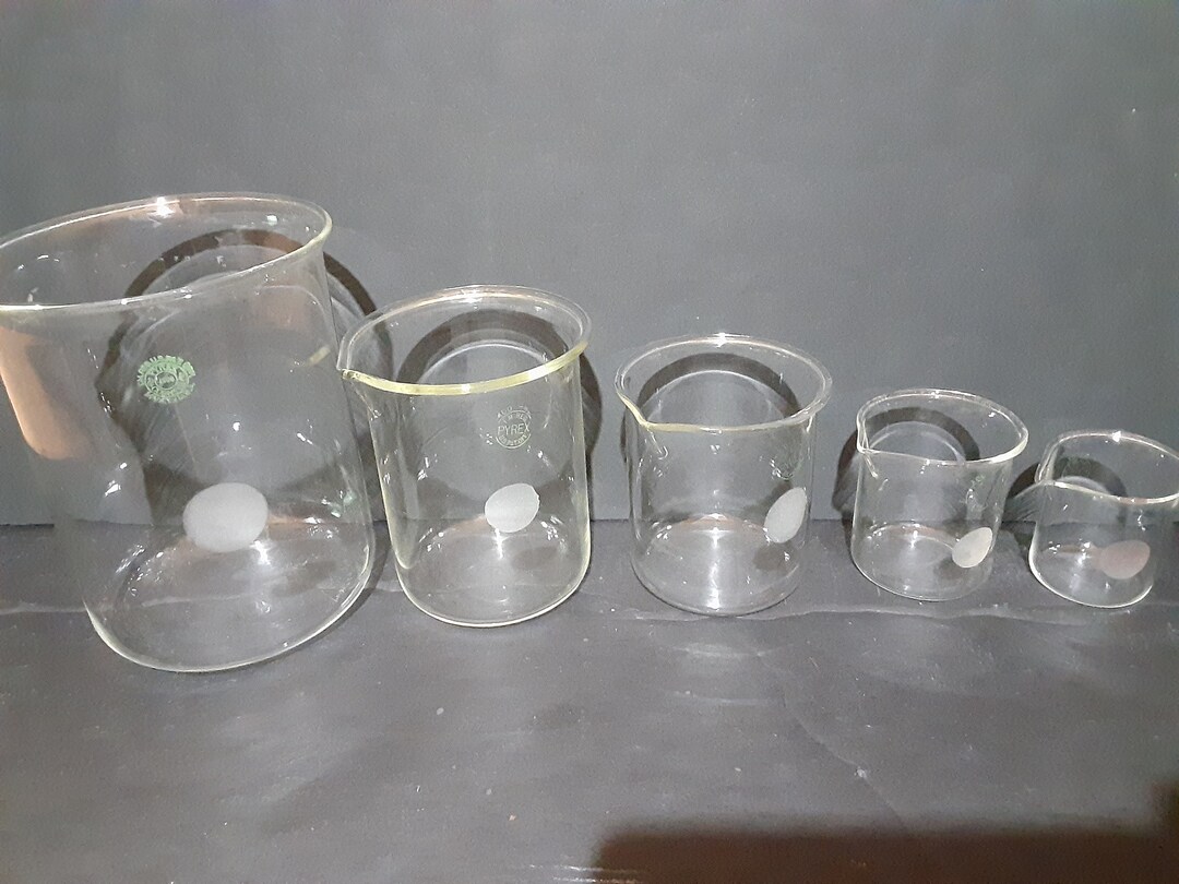 5 Vintage Beakers With Pour Spouts, Corning Pyrex, Green Label - Etsy
