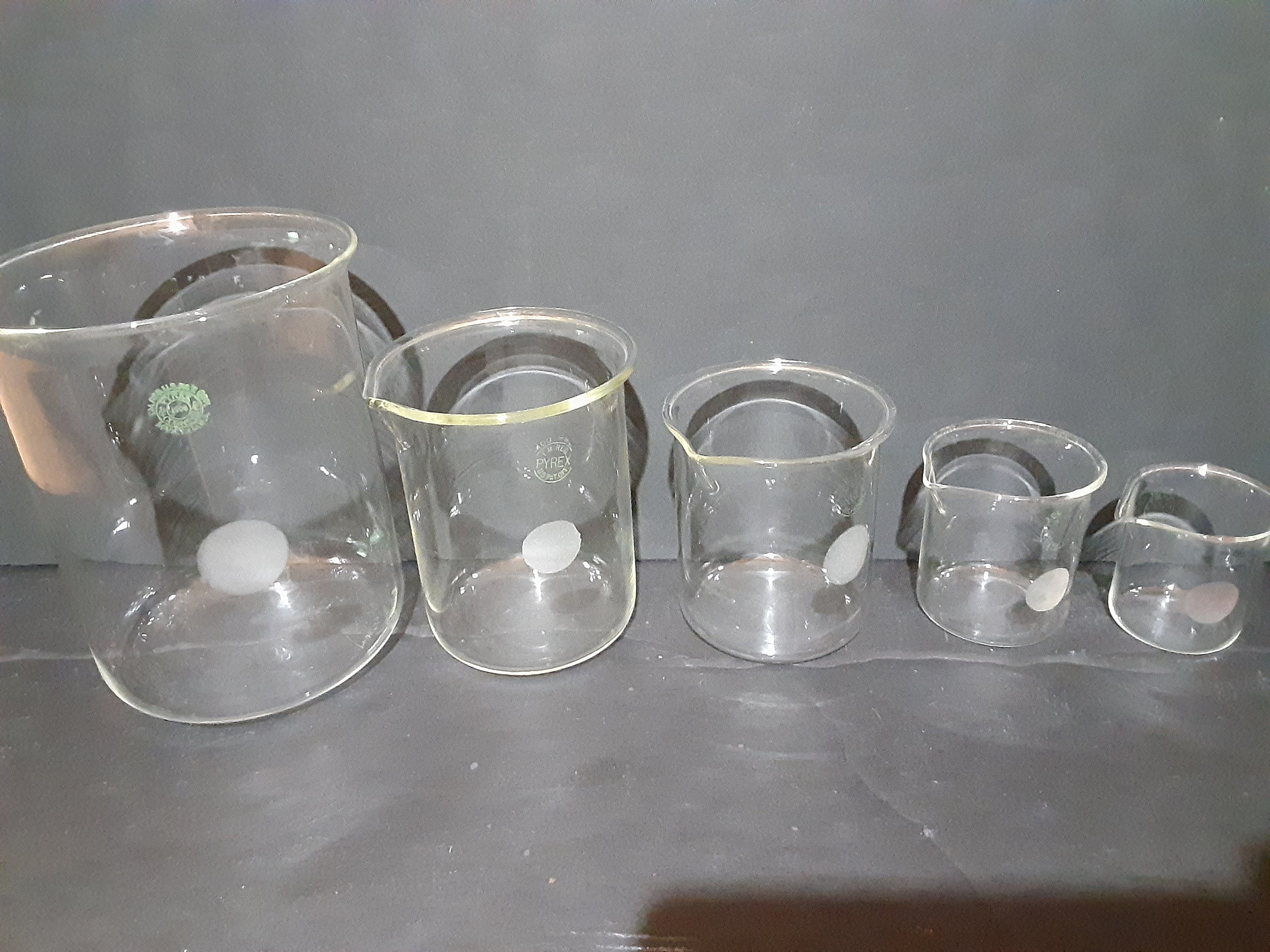 5 Vintage Beakers With Pour Spouts, Corning Pyrex, Green Label - Etsy