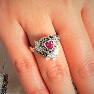 Customizable Class Ring for Women, Exclulsive Design With Heart and ...