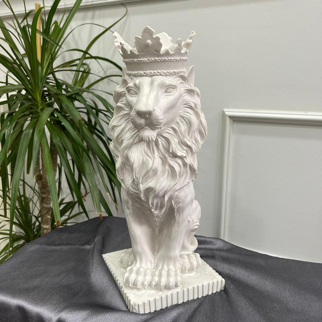 Majestic Crowned Lion Statue for Home & Office Decor – Regal Sculpture ...