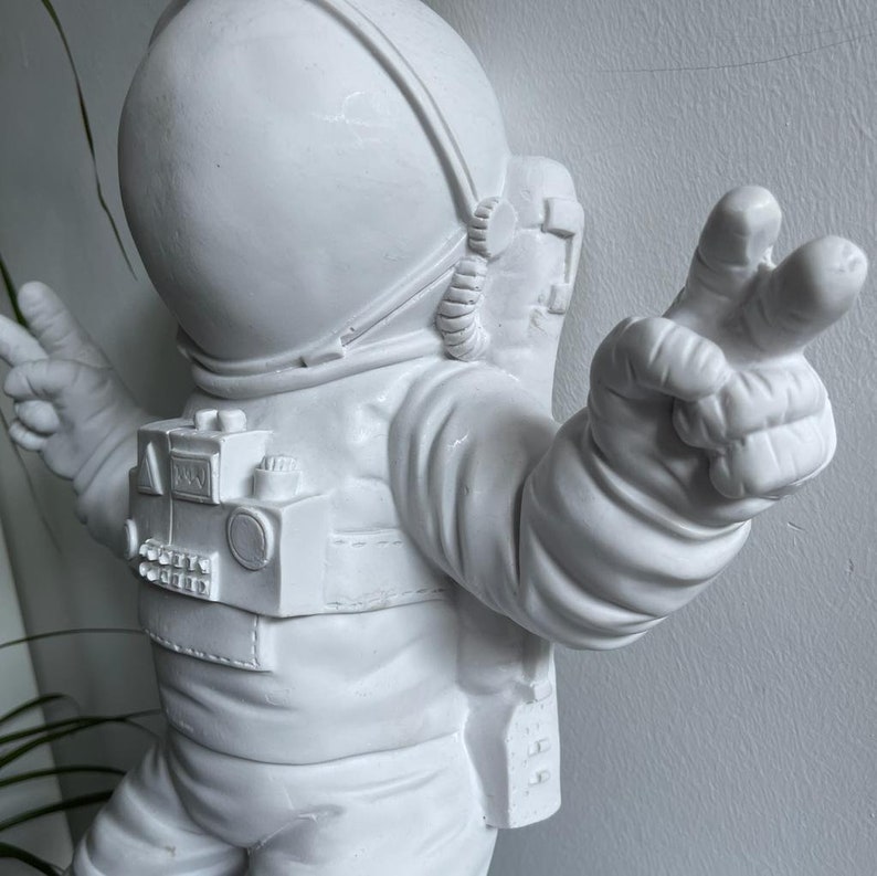 Astronaut Sculpture, Astronaut Wall Art Statue, Astronaut Figurine ...