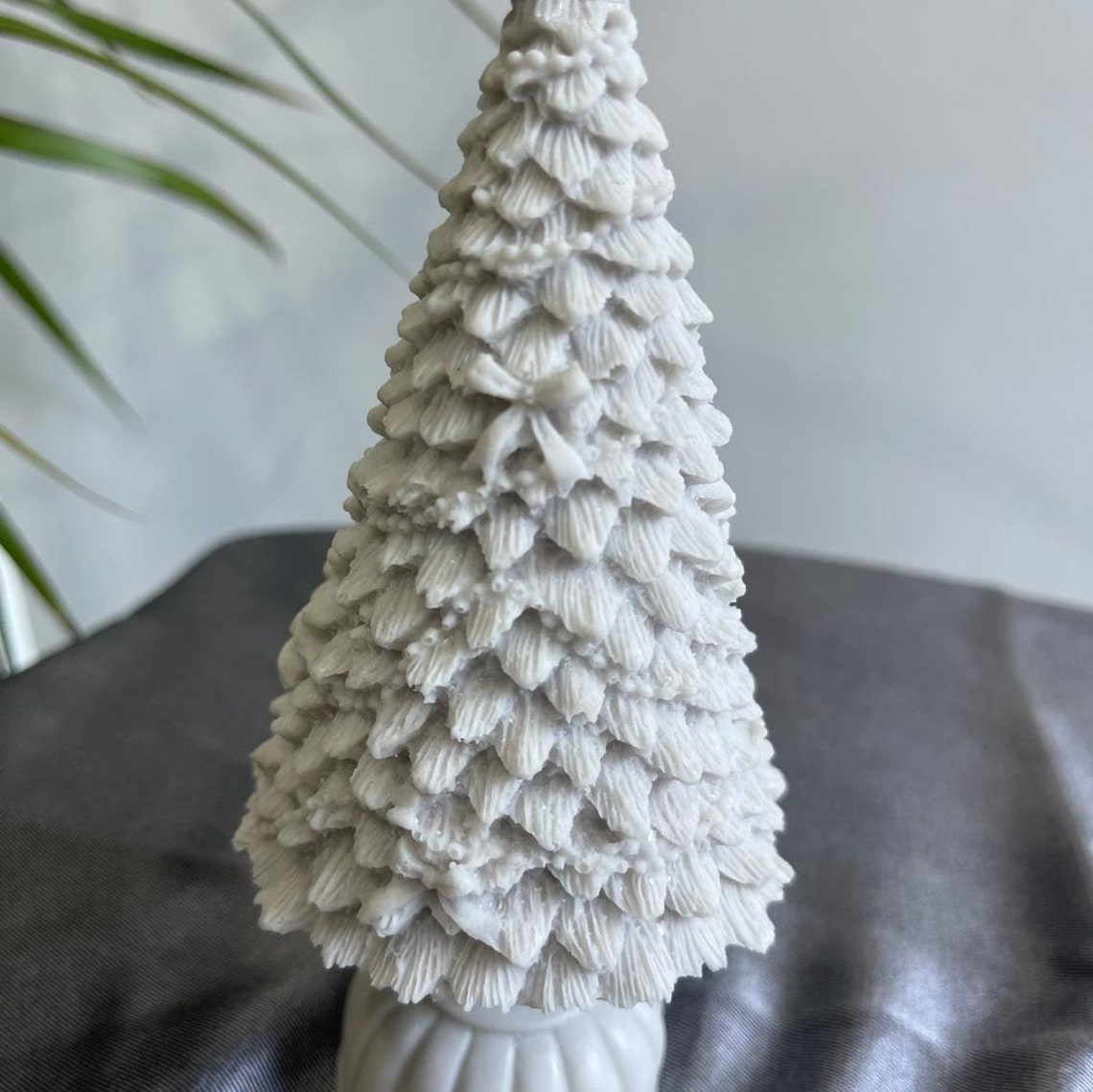 Handcrafted Starry Christmas Tree Statue - Elegant Holiday Decor ...