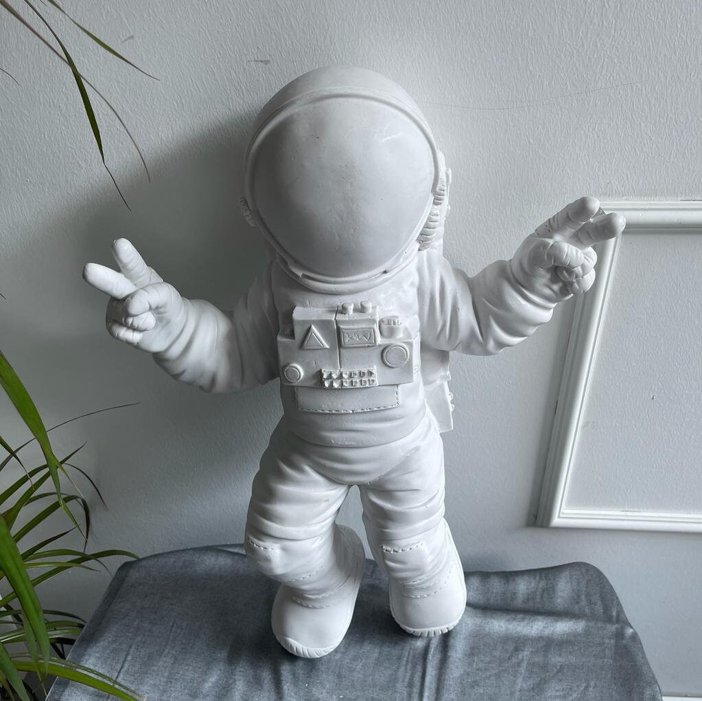 Astronaut Sculpture, Astronaut Wall Art Statue, Astronaut Figurine ...