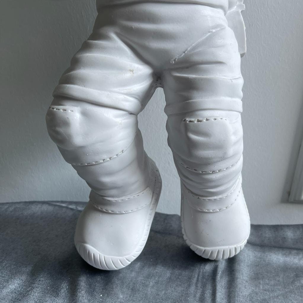 Astronaut Sculpture, Astronaut Wall Art Statue, Astronaut Figurine ...