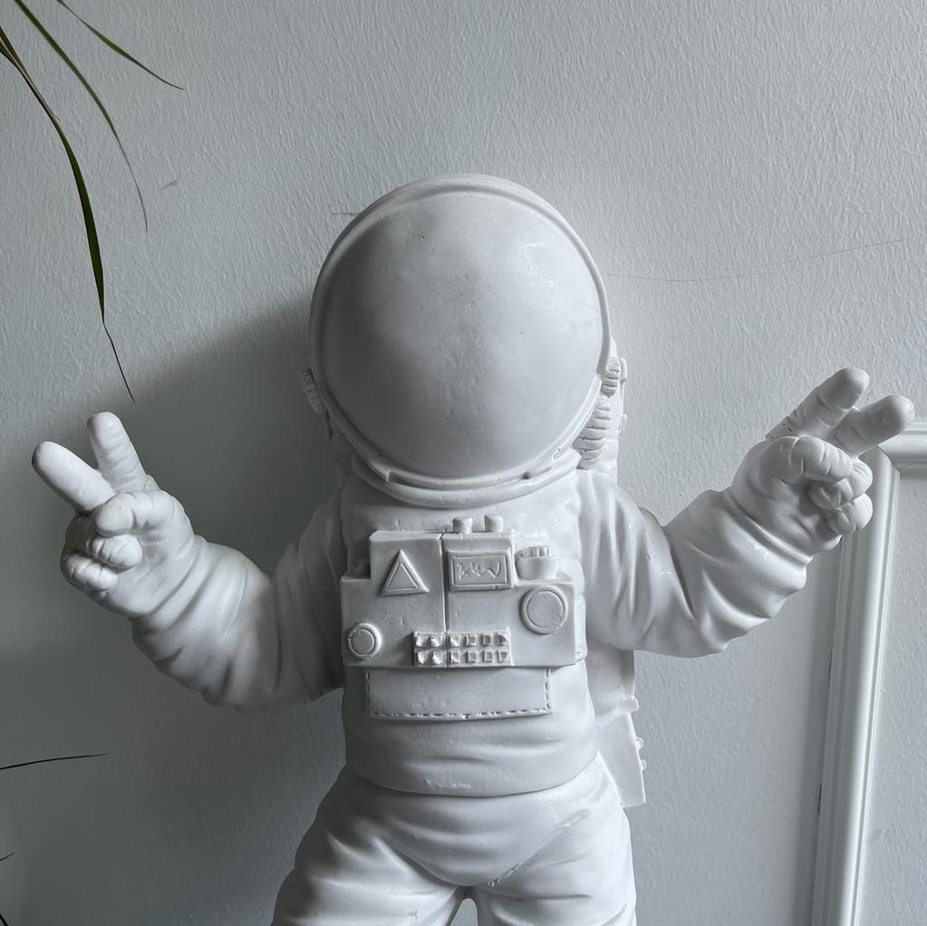 Astronaut Sculpture, Astronaut Wall Art Statue, Astronaut Figurine ...