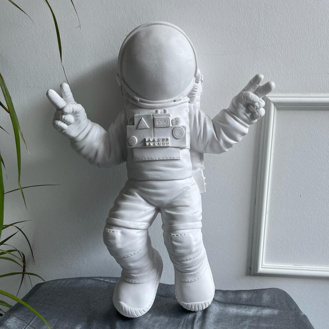 Astronaut Sculpture, Astronaut Wall Art Statue, Astronaut Figurine ...