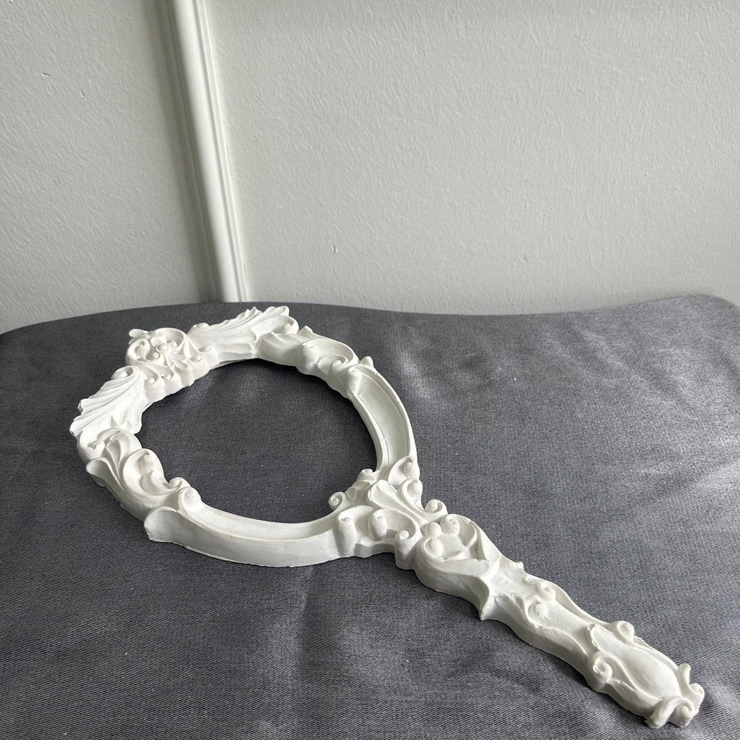 Single Ivy Mirror Statue, Vintage-inspired Home Decor, Unique Garden ...