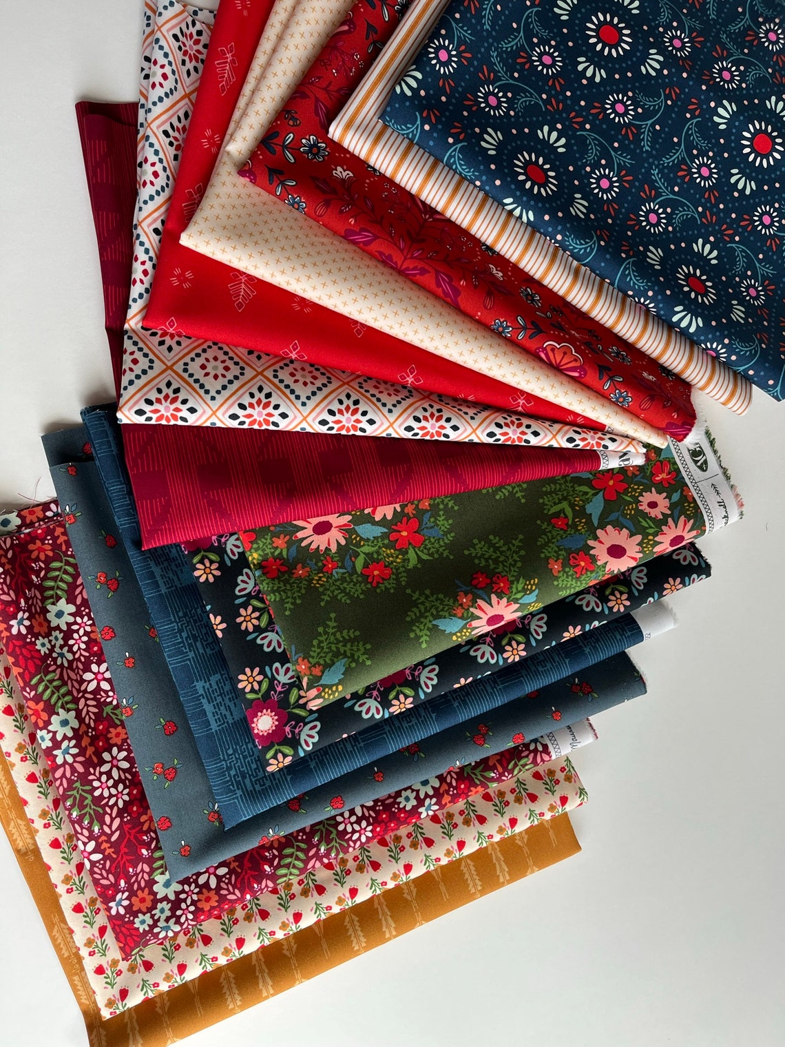 Curated Fat Quarter Bundle | 14 Fat Quarters | Hand Selected Christmas ...