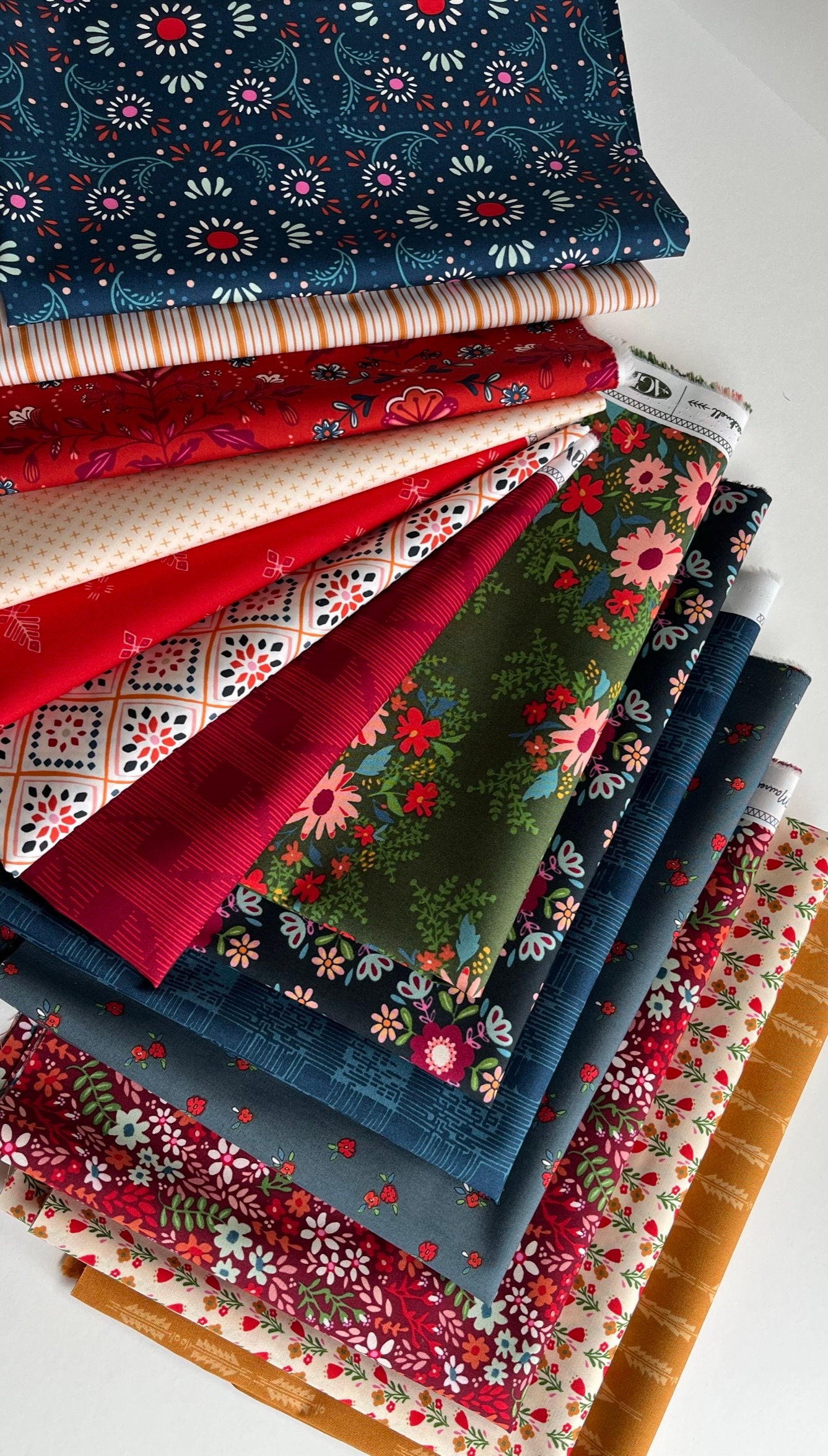 Curated Fat Quarter Bundle | 14 Fat Quarters | Hand Selected Christmas ...