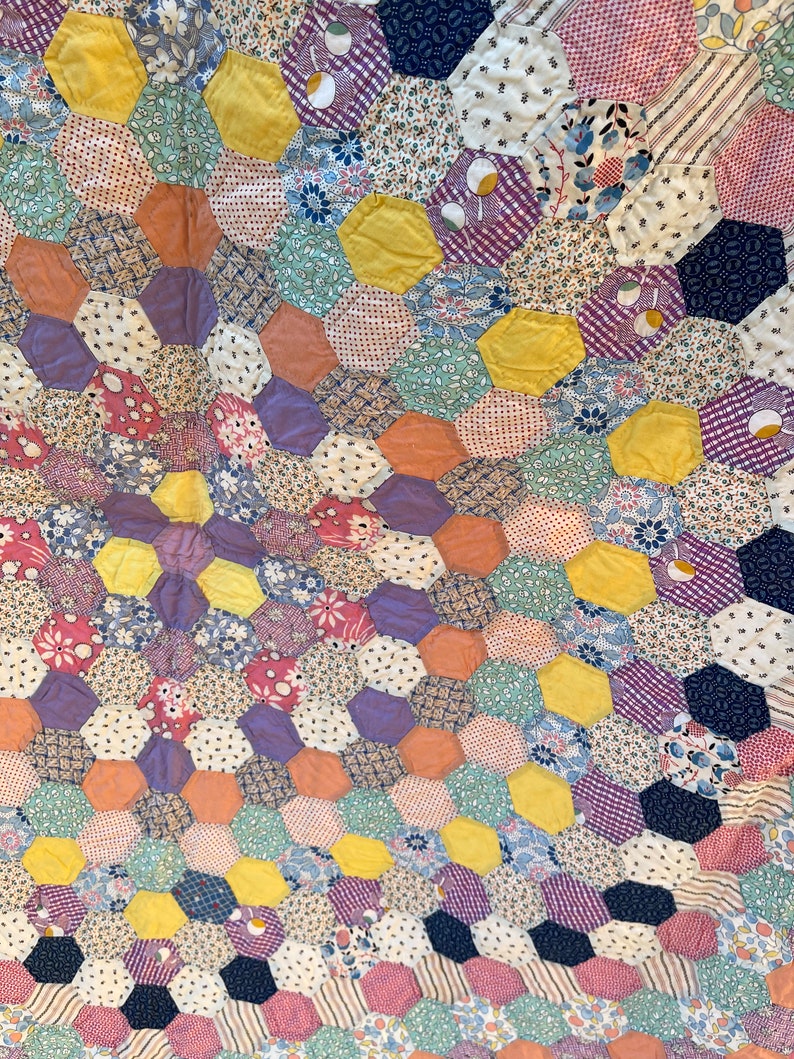 Hexagon Medallion Quilt-1930s - Etsy