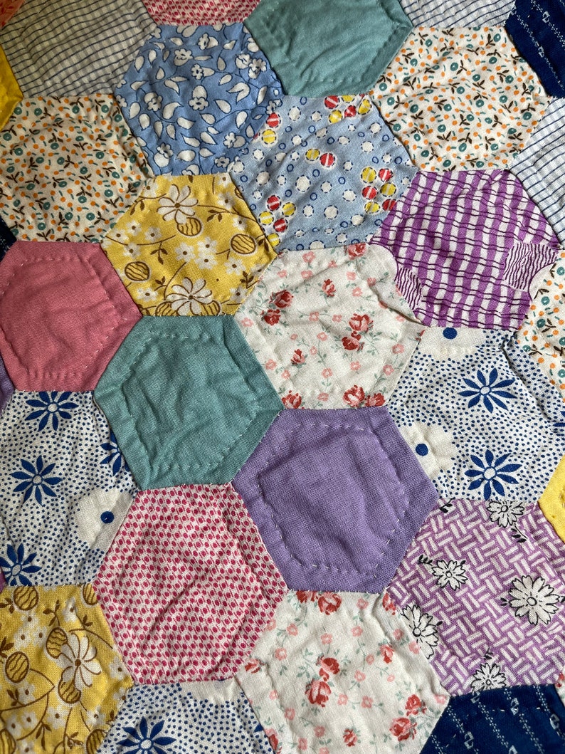 Hexagon Medallion Quilt-1930s - Etsy