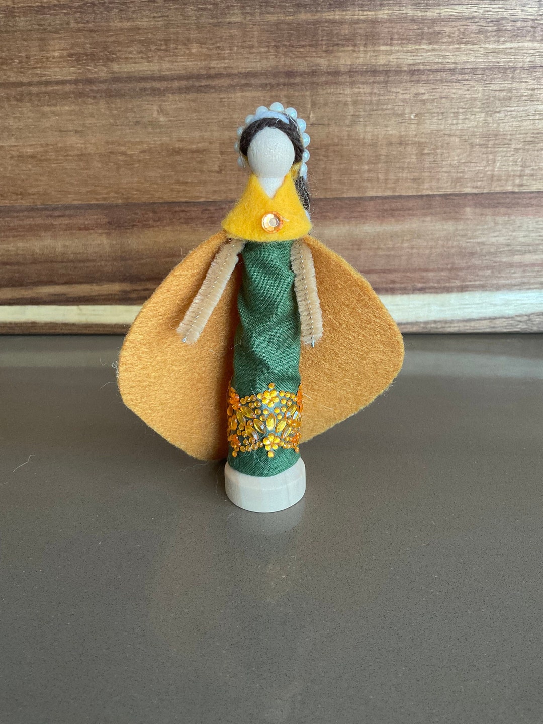 Queen Nia Wingfeather the Wingfeather Safa Green Dress Yellow Cape ...