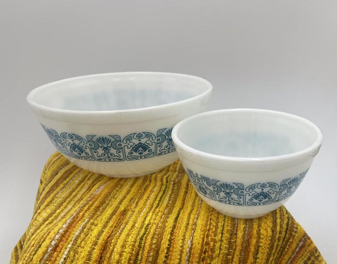 Vintage Pyrex Horizon Blue Mixing Bowls, Set of 2, #403, #401, 1970s ...