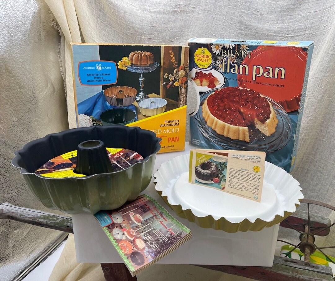 Vintage Lot 1970s Bundt & Flan Pans, Avocado Green, Harvest Gold ...