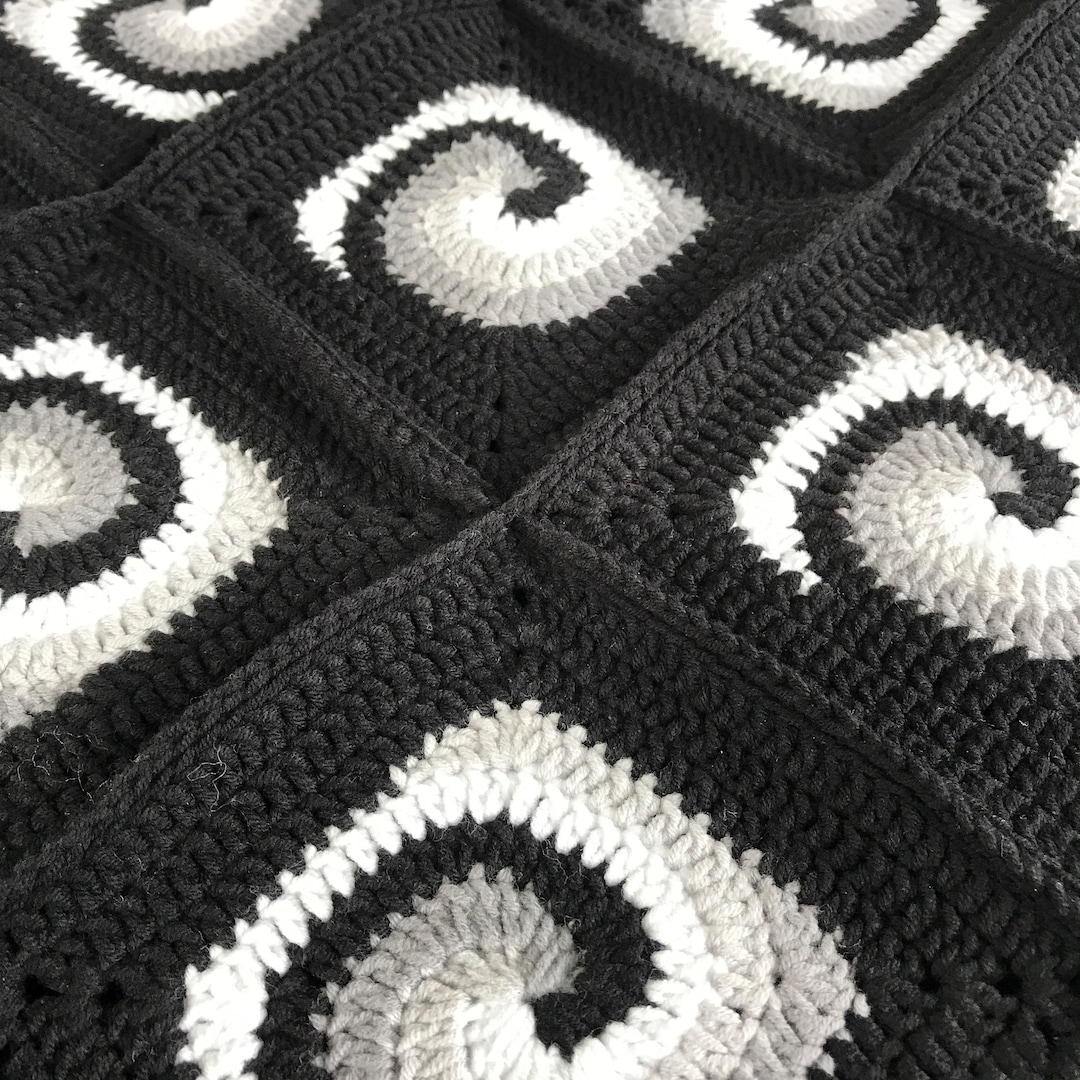 Spiral Crochet Blanket Granny Square Spiral Black, Grey, White Afghan ...