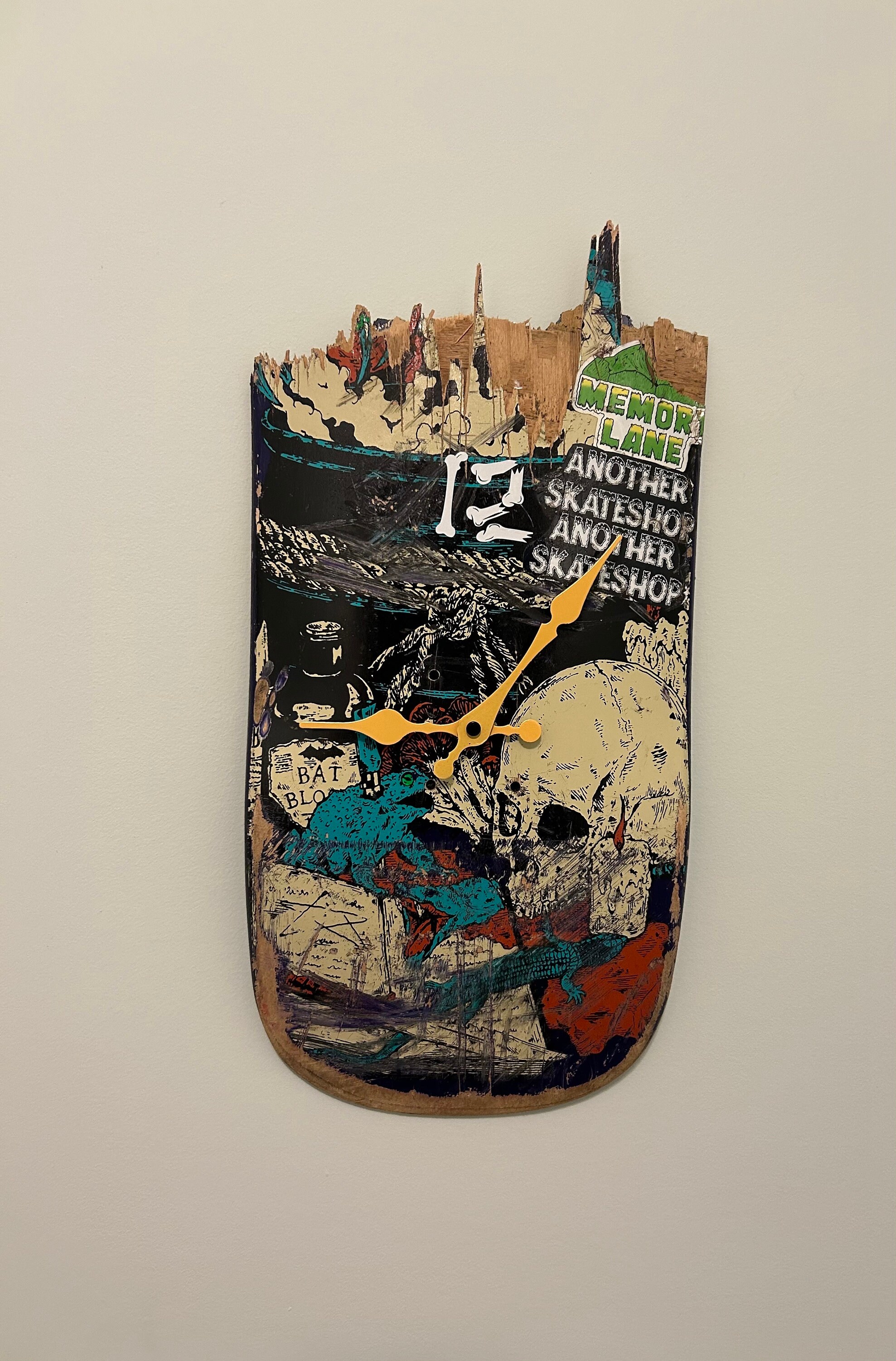 Upcycled Fractured Skateboard Clock - Etsy