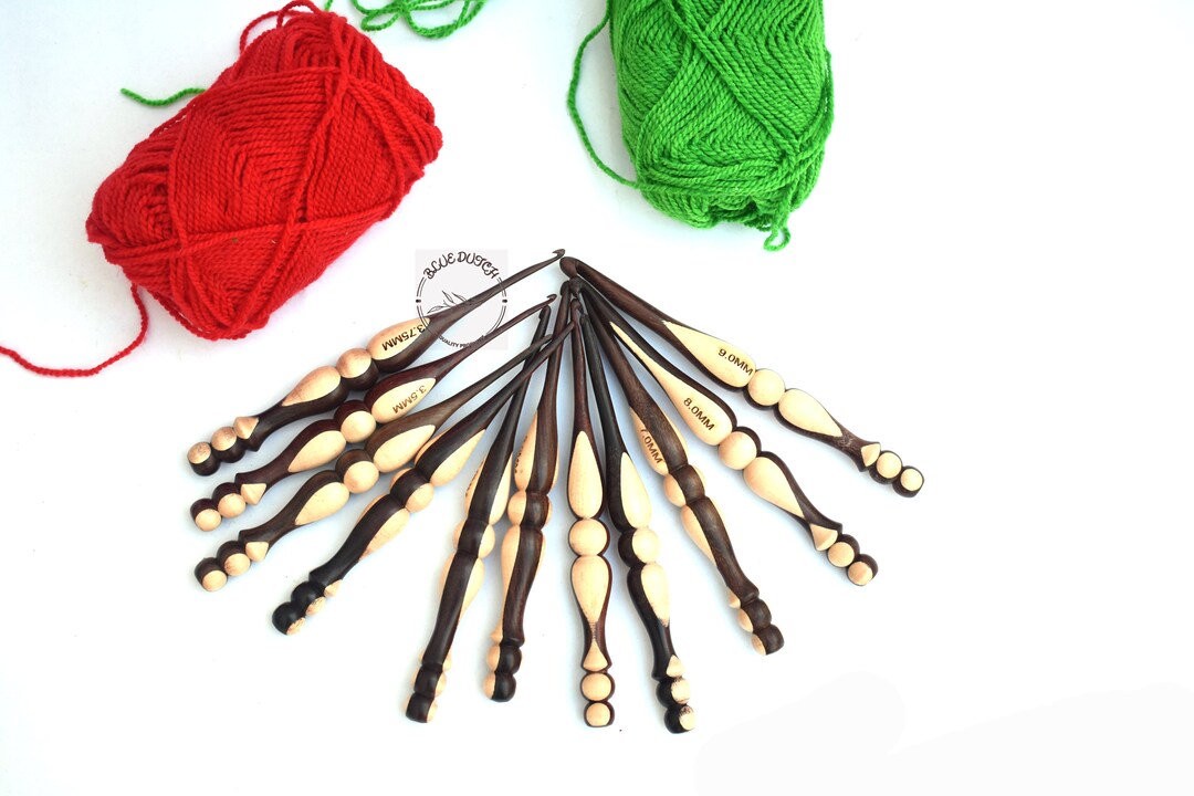 BLUE DUTCH Ergonomic Handle Crochet Hooks | Handcrafted 7’’ Mix Wood ...