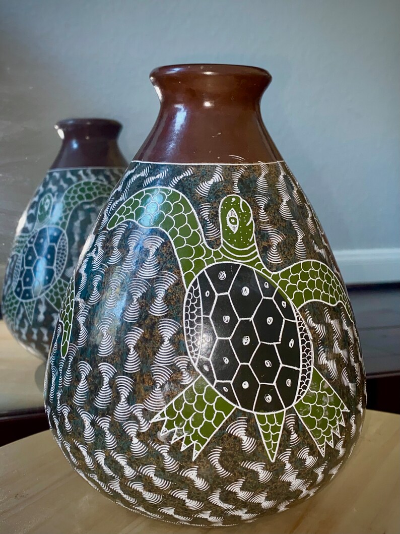 Vintage Etched Sea Turtle Pottery Vase | South American Collectibles - Etsy