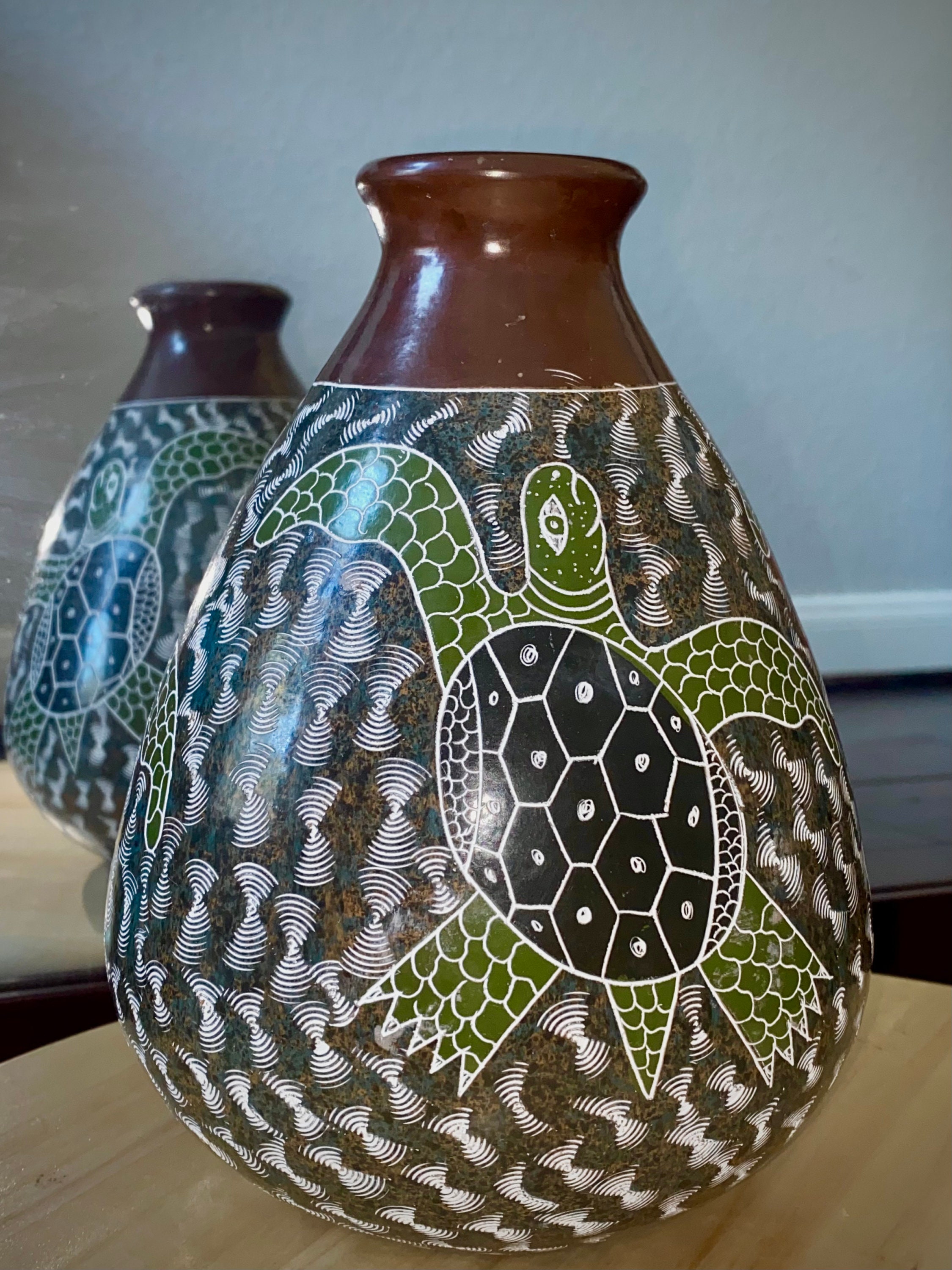 Vintage Etched Sea Turtle Pottery Vase | South American Collectibles - Etsy