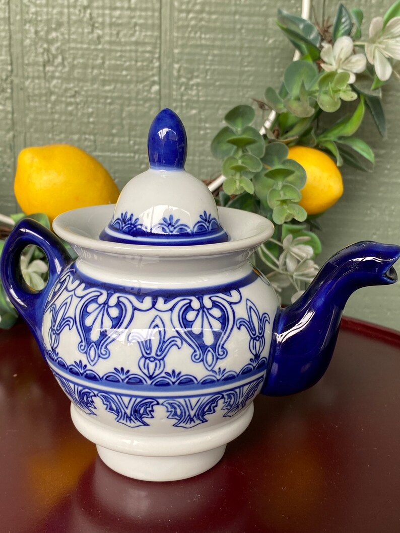 Bombay Porcelain Blue & White Teapot With Warmer Stand for Tea / Coffee ...