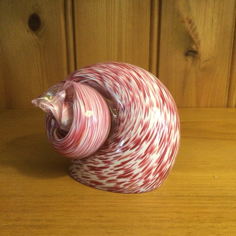Vintage Wedgwood Art Glass Snail Shell in Dark Pink and White, Mottled ...