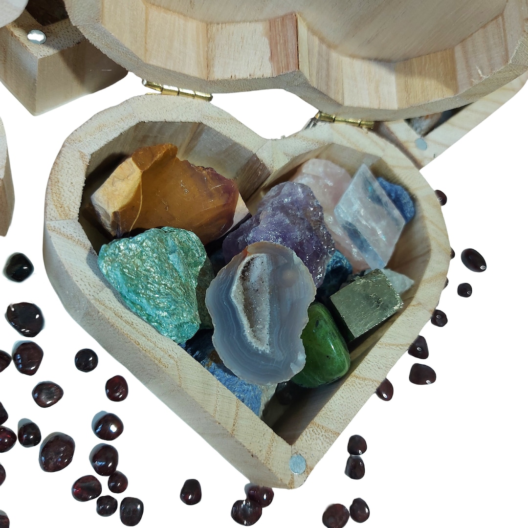 Crystal Gift Box, Genuine Raw Mineral Set, Collection of 15 Different ...