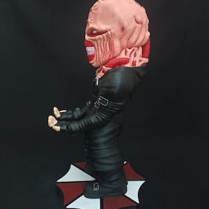 Resident Evil Nemesis | Nemesis Controller Stand | Nemesis Phone Stand ...