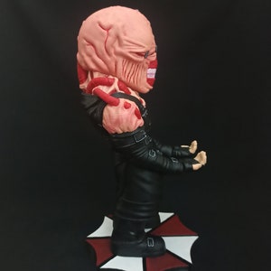 Resident Evil Nemesis | Nemesis Controller Stand | Nemesis Phone Stand ...