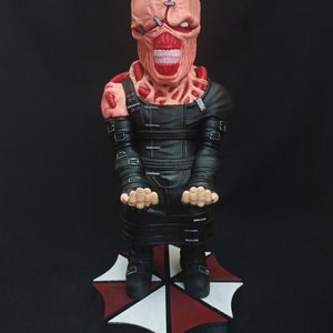 Resident Evil Nemesis | Nemesis Controller Stand | Nemesis Phone Stand ...